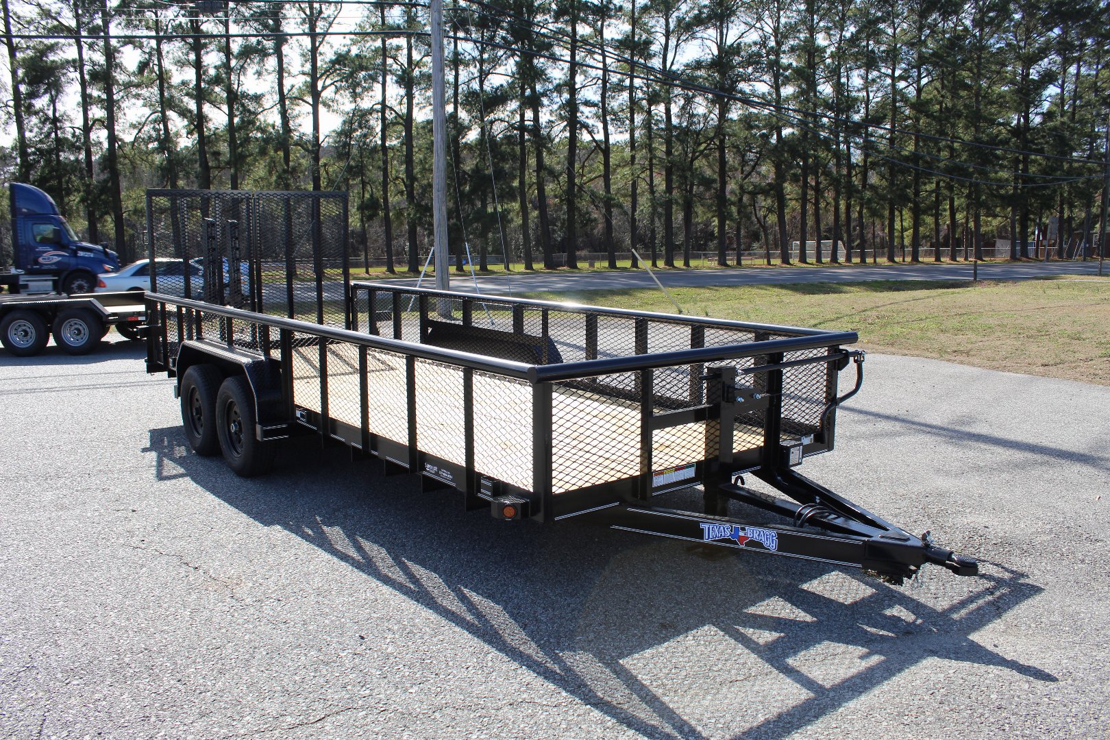 New 2024 TEXAS BRAGG TRAILERS 20BP 10K w/ 2' Expanded Sides and Split ...