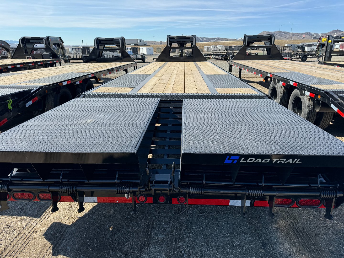 New 2024 LOAD TRAIL 32' GP 27+5 TANDEM DUAL Flatbed Trailer | Three ...