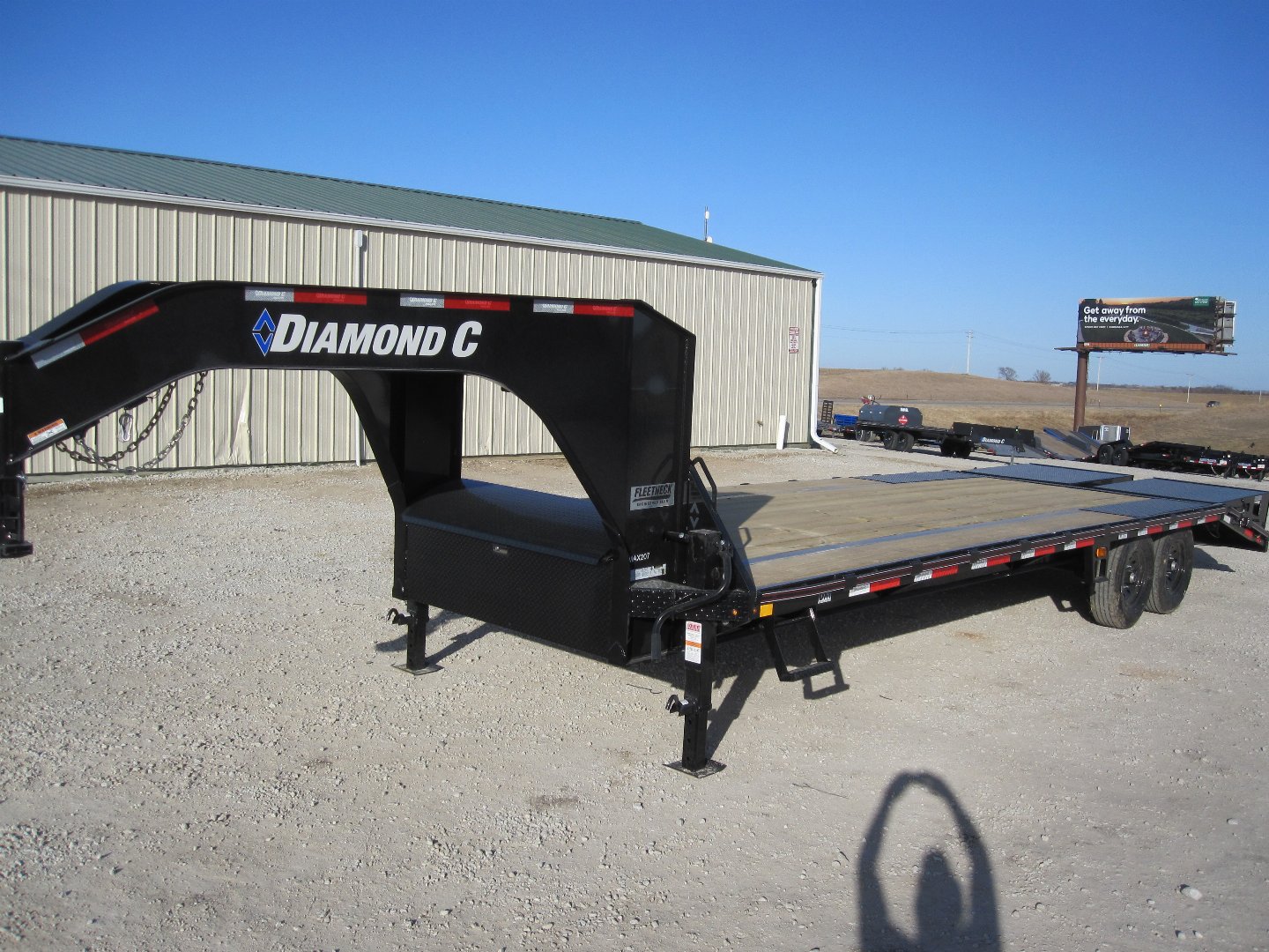 New 2025 Diamond C Trailers FMAX-207 102x25 Gooseneck Flatbed Trailer ...