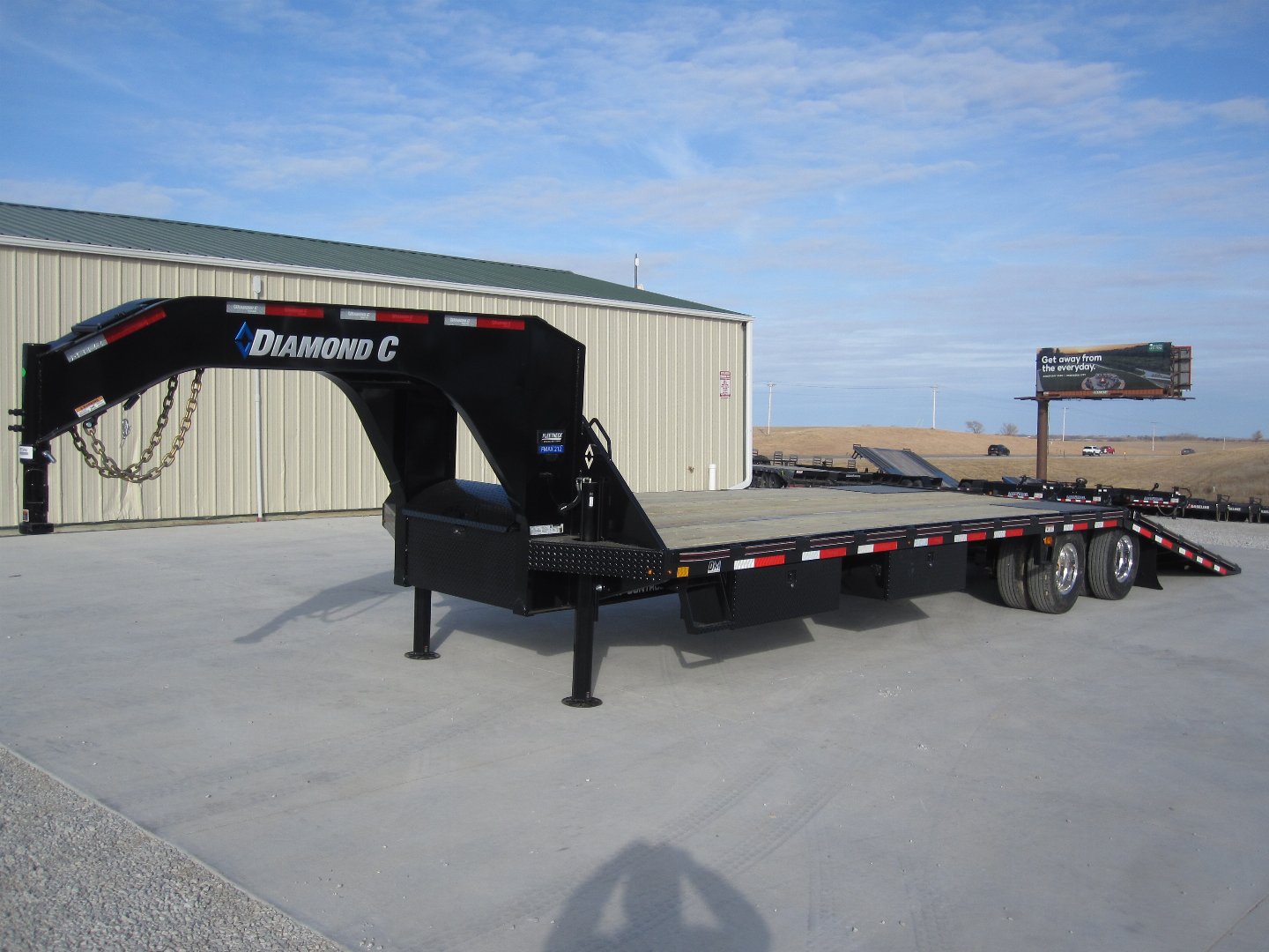 New 2025 Diamond C Trailers FMAX-212 102x32 Gooseneck Hydraulic Dove ...