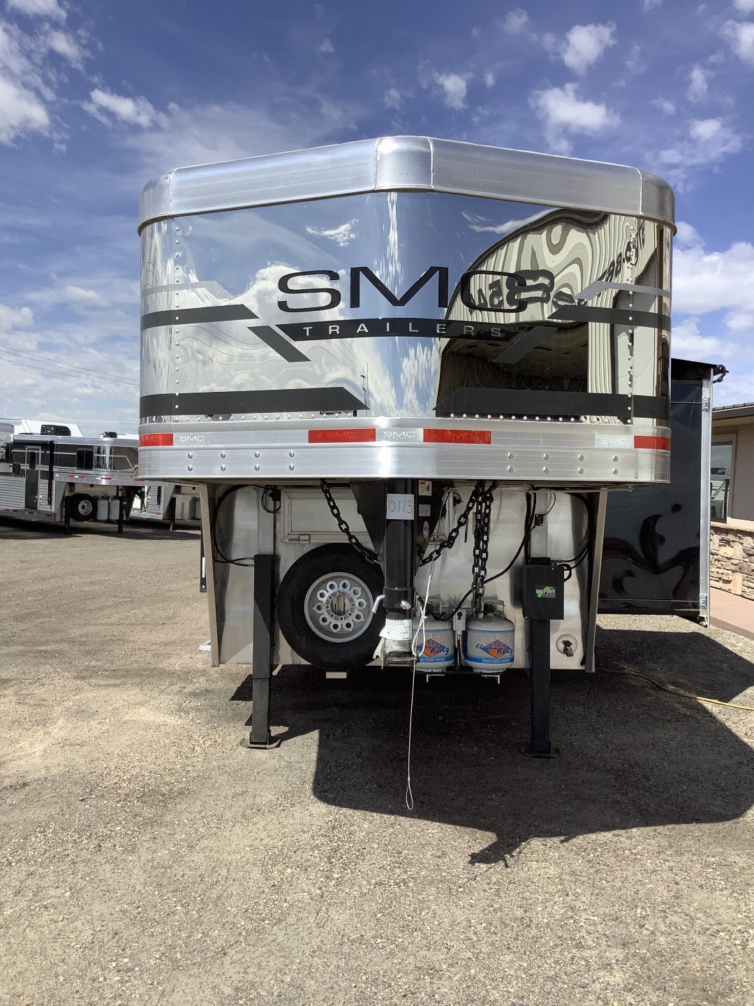 New 2025 SMC L8314SSR LARAMIE 3H Horse Trailer | Fort Morgan Colorado