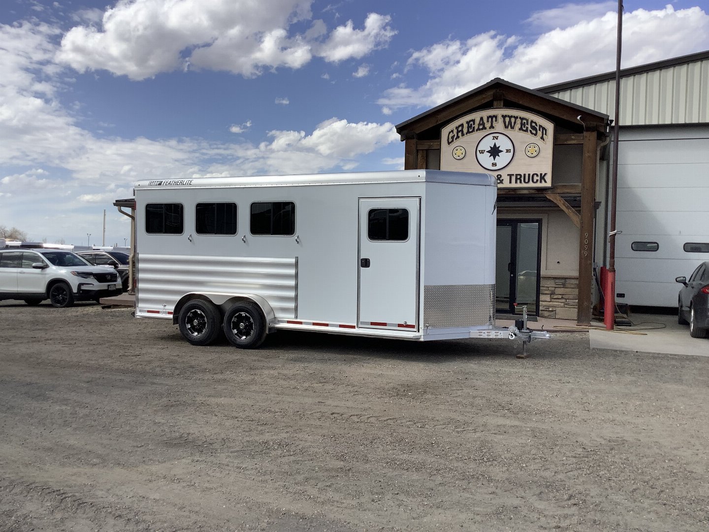 New 2024 Featherlite Trailers 9400 SLANT BP Horse Trailer | Fort Morgan ...