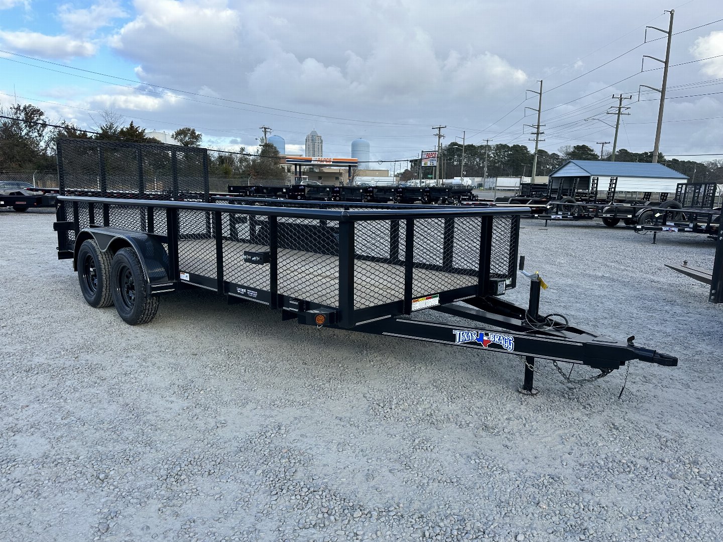 New 2024 TEXAS BRAGG TRAILERS 16P W/ 2ft Expanded Metal Sides & Gate ...