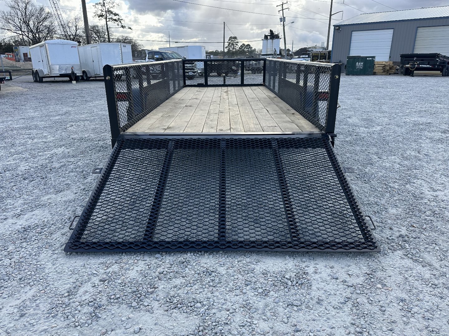 New 2024 TEXAS BRAGG TRAILERS 16P W/ 2ft Expanded Metal Sides & Gate ...