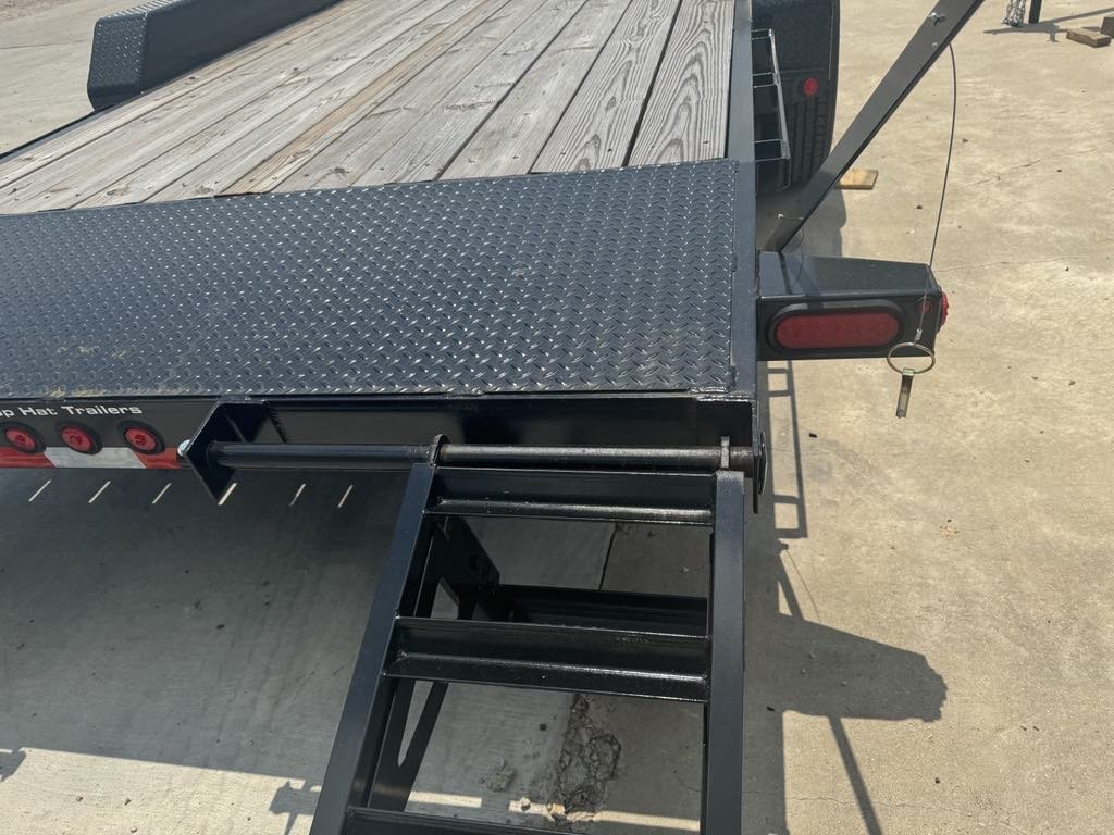 New Top Hat Trailers 83X24 GOOSENECK 5' FOLD UP RAMPS Utility Trailer ...