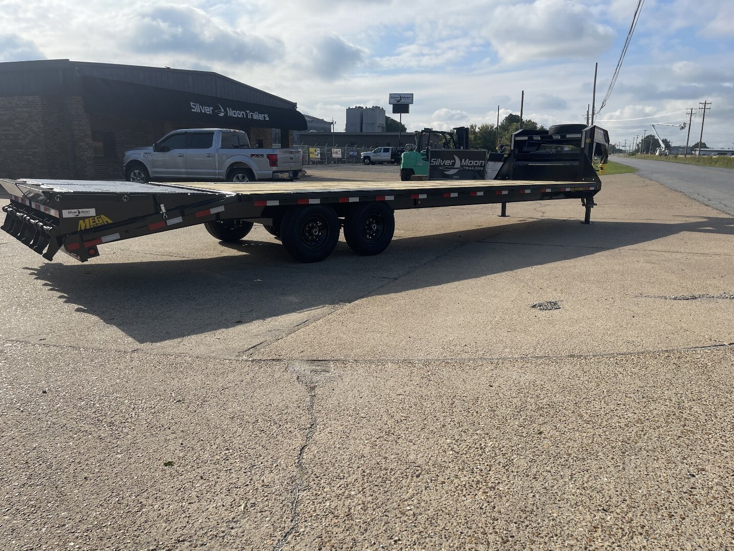 New 2025 Big Tex Trailers 14GN-25+5 Mega Ramp (15.4k) Gooseneck Flatbed ...