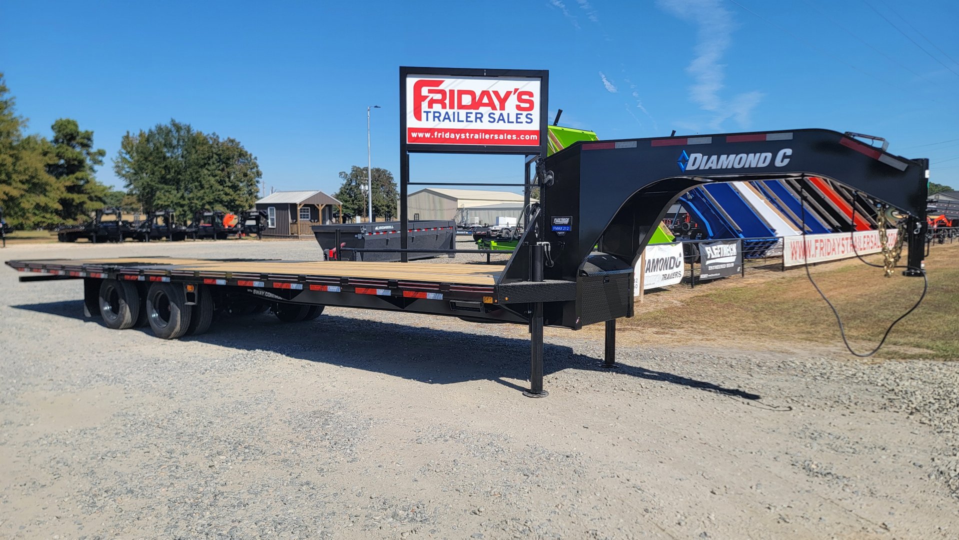 New 2025 Diamond C Trailers FMAX212 32'x102" Hydraulic Dovetail ...