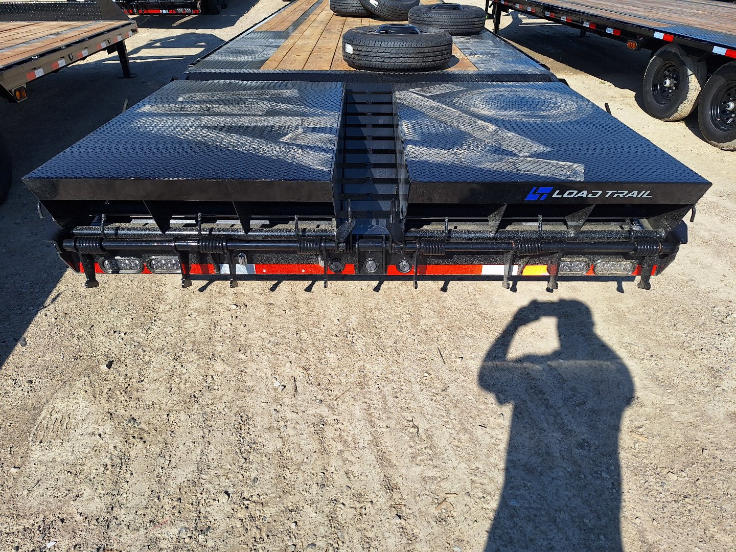New Load Trail 102"x30' Deckover W/Max Ramps Gooseneck Trailer ...