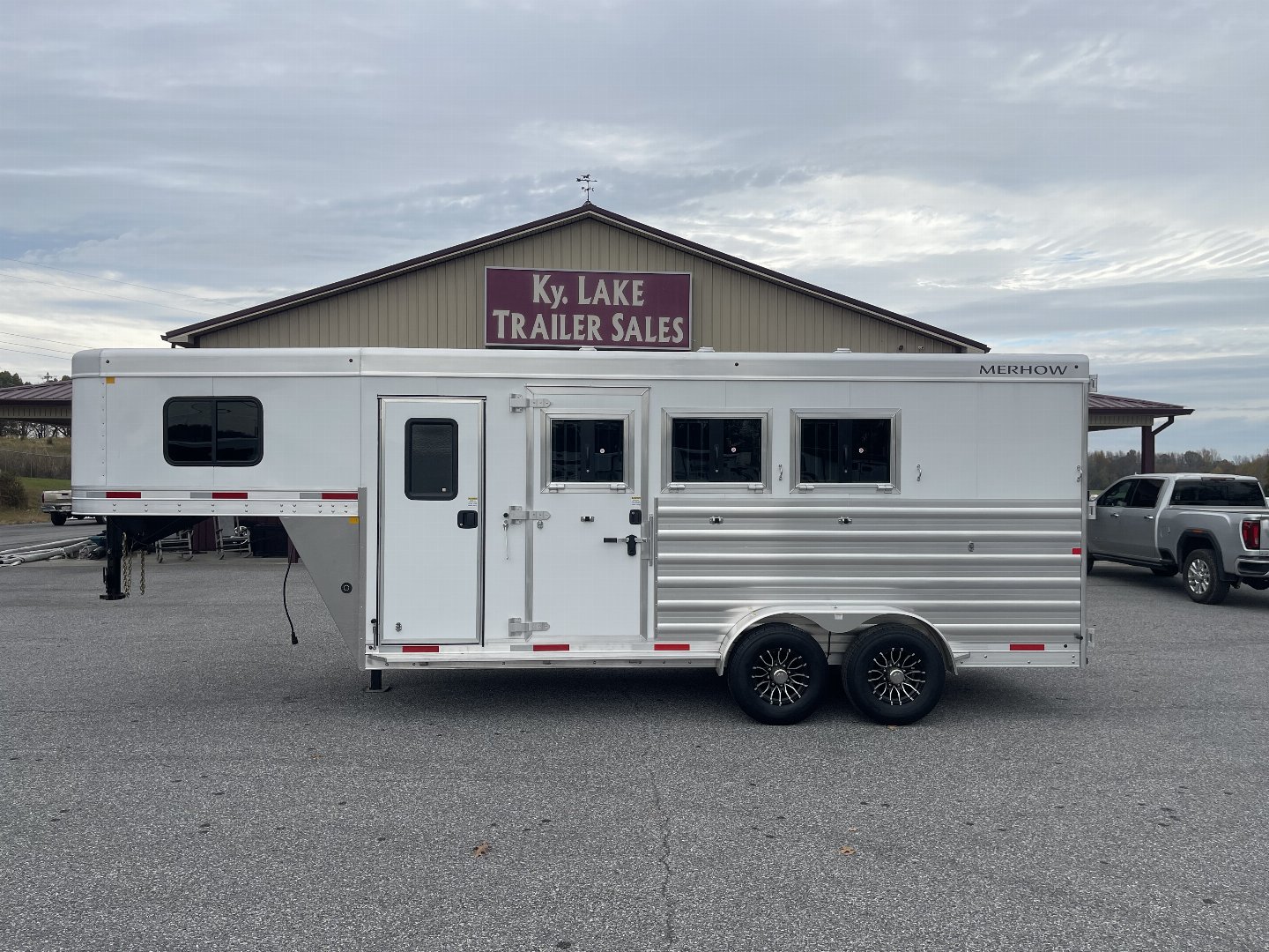 New 2025 Merhow Trailers Bronco 3H Horse Trailer | Calvert City Kentucky