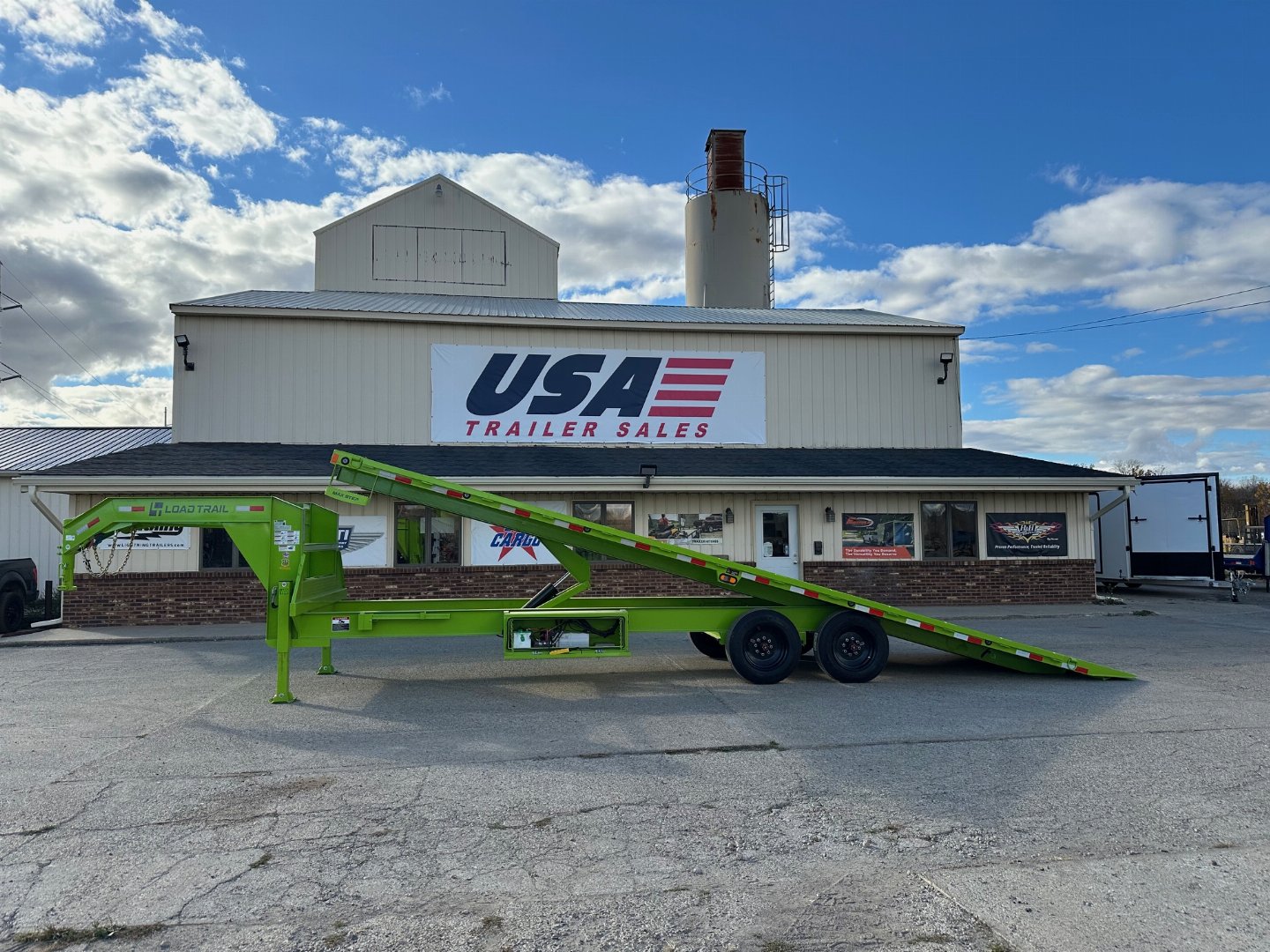 New 2025 Load Trail 102"x28' 16K Power Tilt Gooseneck Trailer | Wayland ...