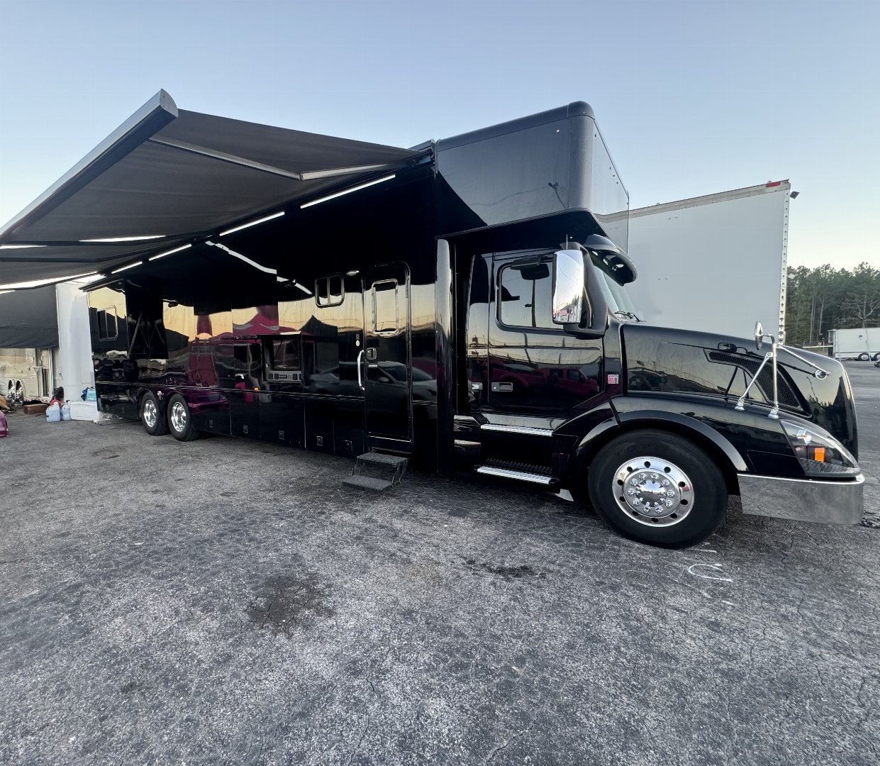 Used 2015 Show Hauler 45’ Tandem Axle Motorcoach for sale in Kingsland, GA