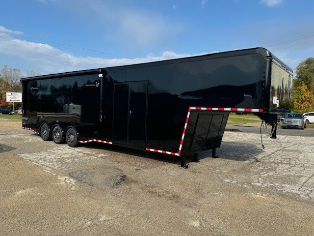 New 2025 Haulmark EDGE 8.5 x 40 Gooseneck W/ Bathroom Package Cargo ...