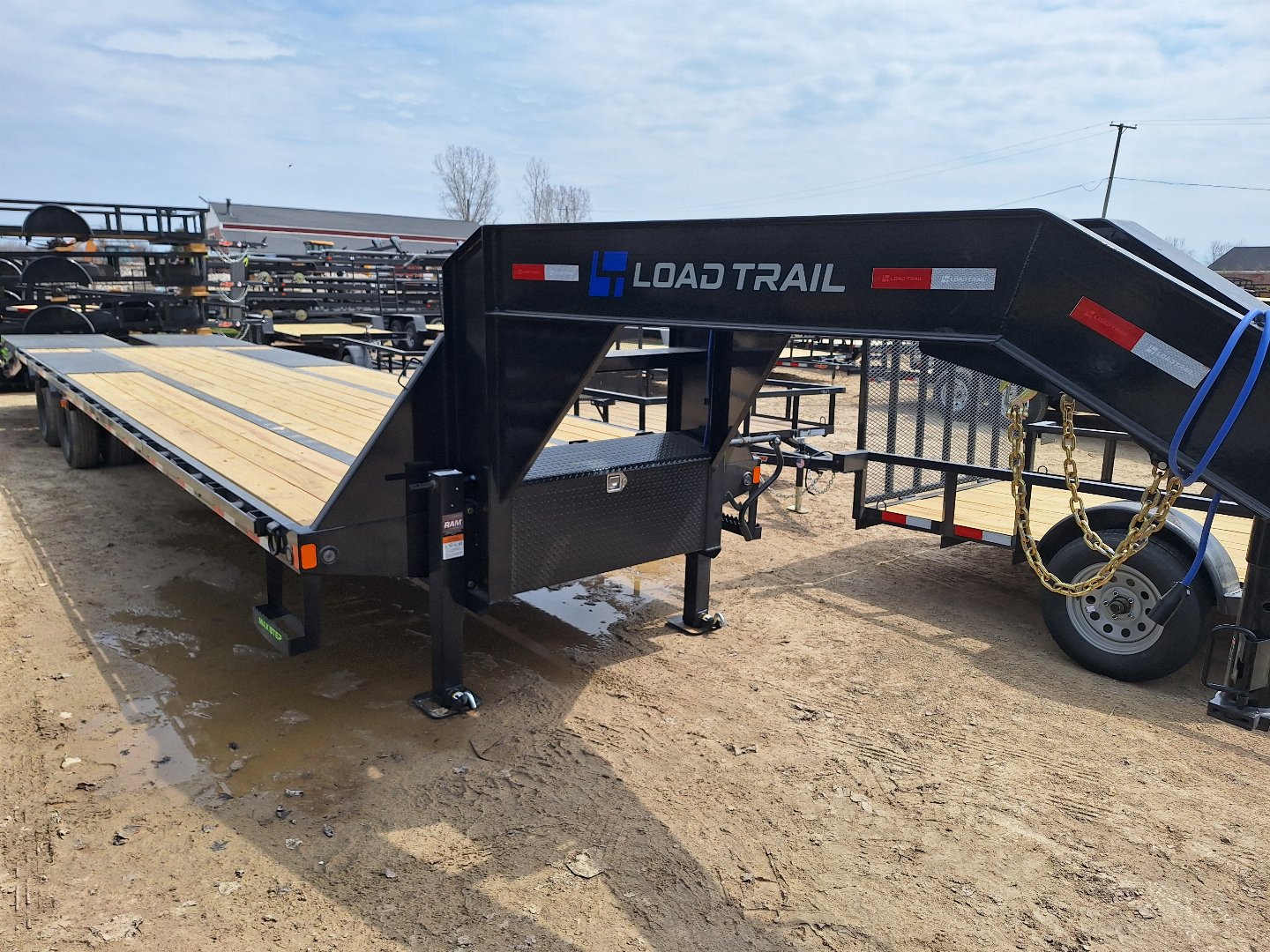 New 2025 Load Trail 102x32 DeckOver Gooseneck Trailer W/ Max Ramps ...