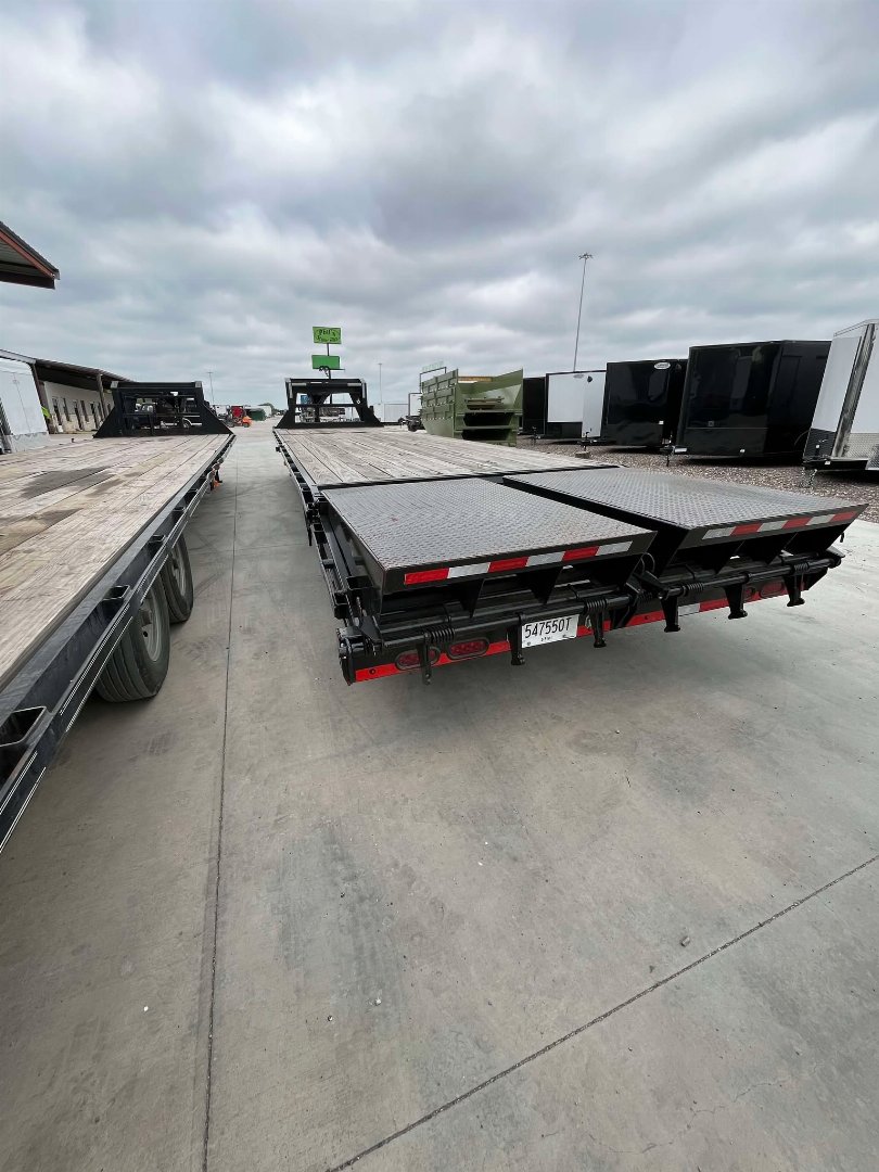 Used USED 2024 DP Platinum Star 32' GOOSENECK DECK OVER Deckover ...