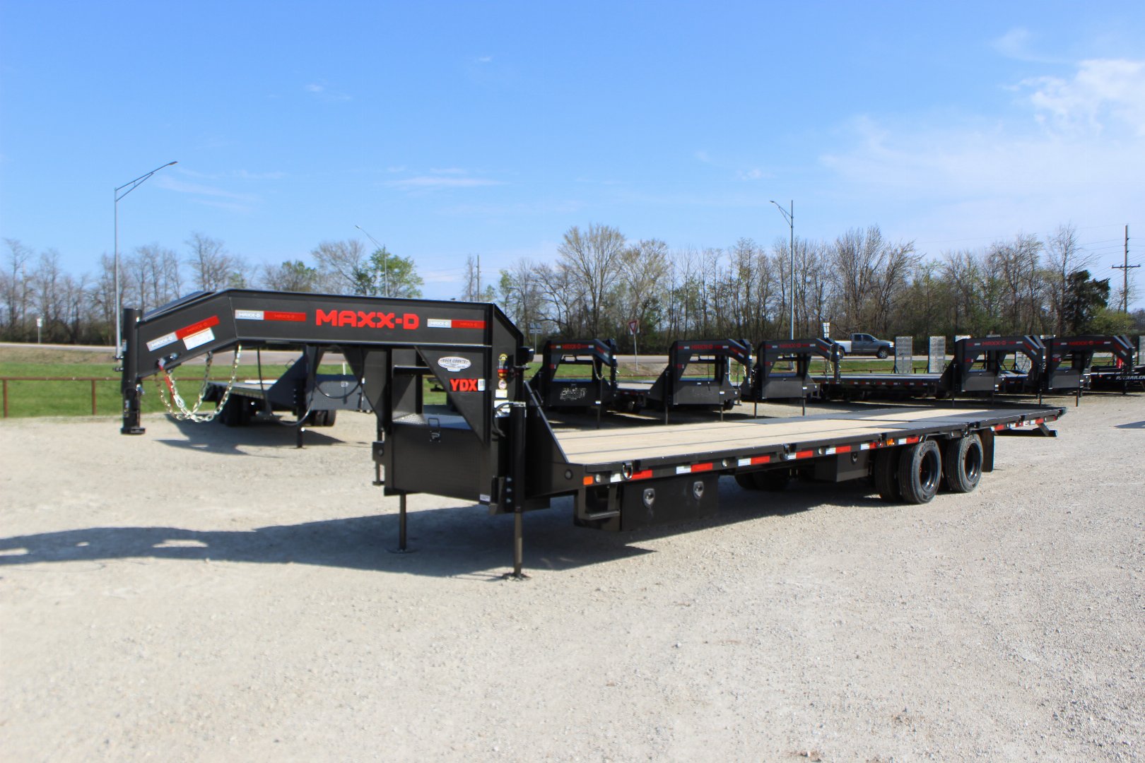 New 2025 MAXX-D YDX 34' gooseneck Hydraulic Dovetail Flatbed Trailer ...