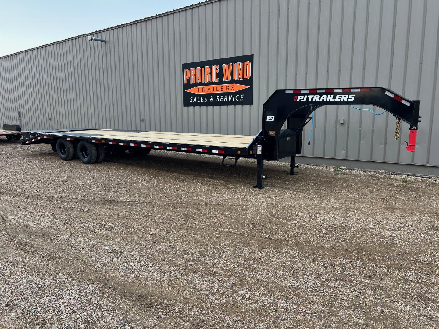 New 2025 PJ Trailers 32 Low Profile LD Tandem Dual Gooseneck Trailer ...