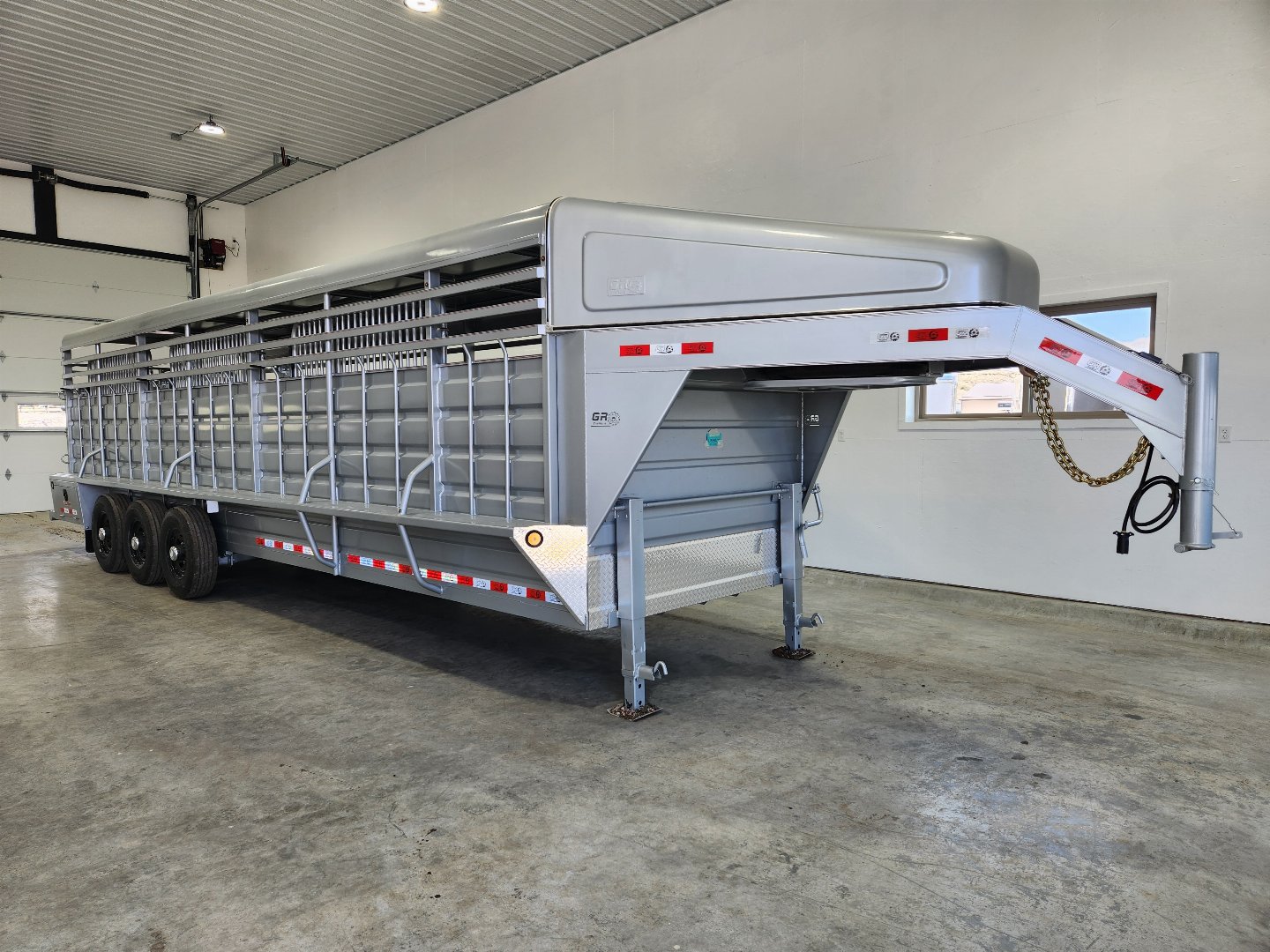 New 2025 GR Gooseneck Stock Trailer 28' Cleated Rubber Floor 21K ...