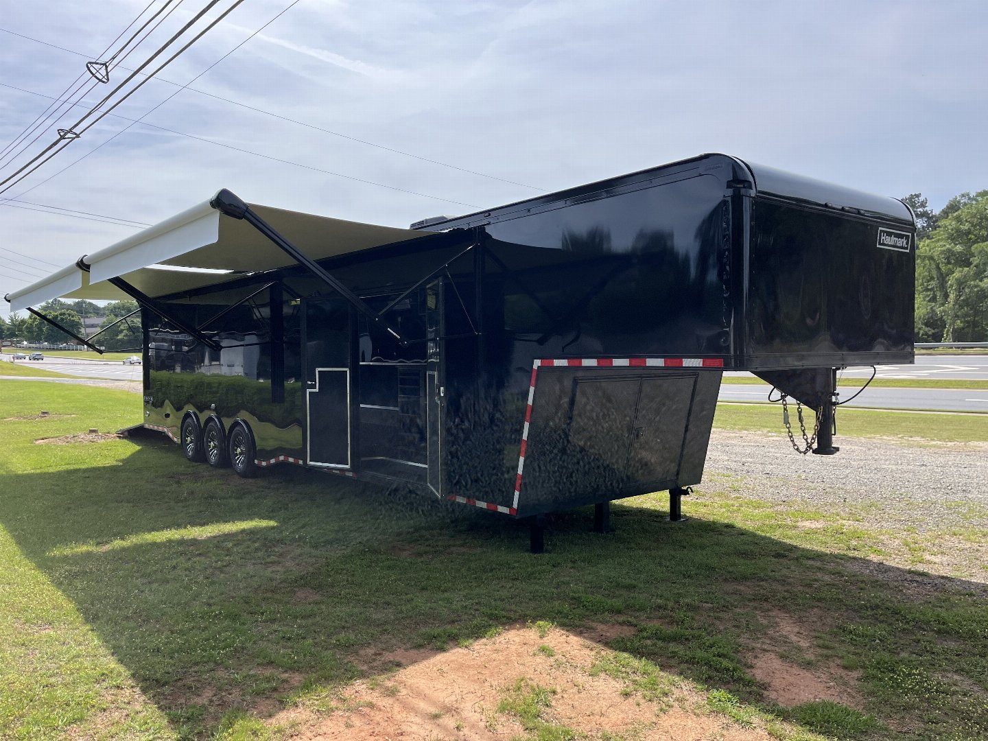 New 2025 Haulmark 44 Gooseneck Bathroom, Black PolyCor, 21K GVWR, Air ...