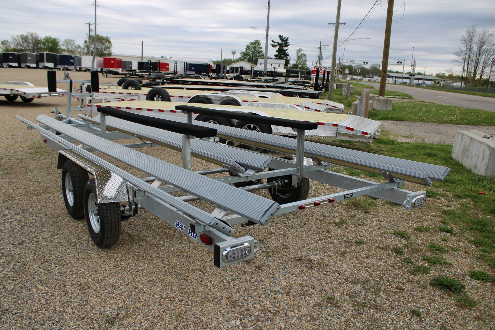 New 2025 Wolverine 24' TANDEM AXLE BUNK STYLE ALL PRO TRI-AXLE PONTOON ...