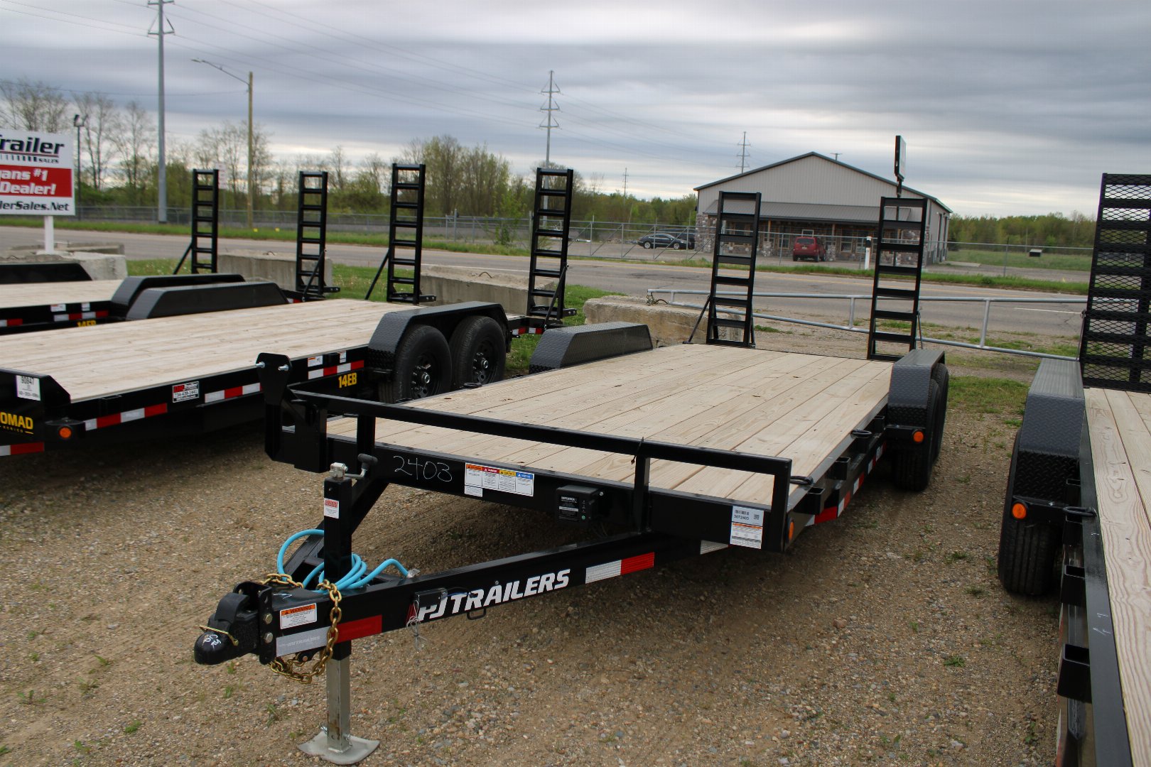 New 2025 PJ Trailers 20' 10K GVWR EQUIPMENT TRAILER WITH FOLD RAMPS ...