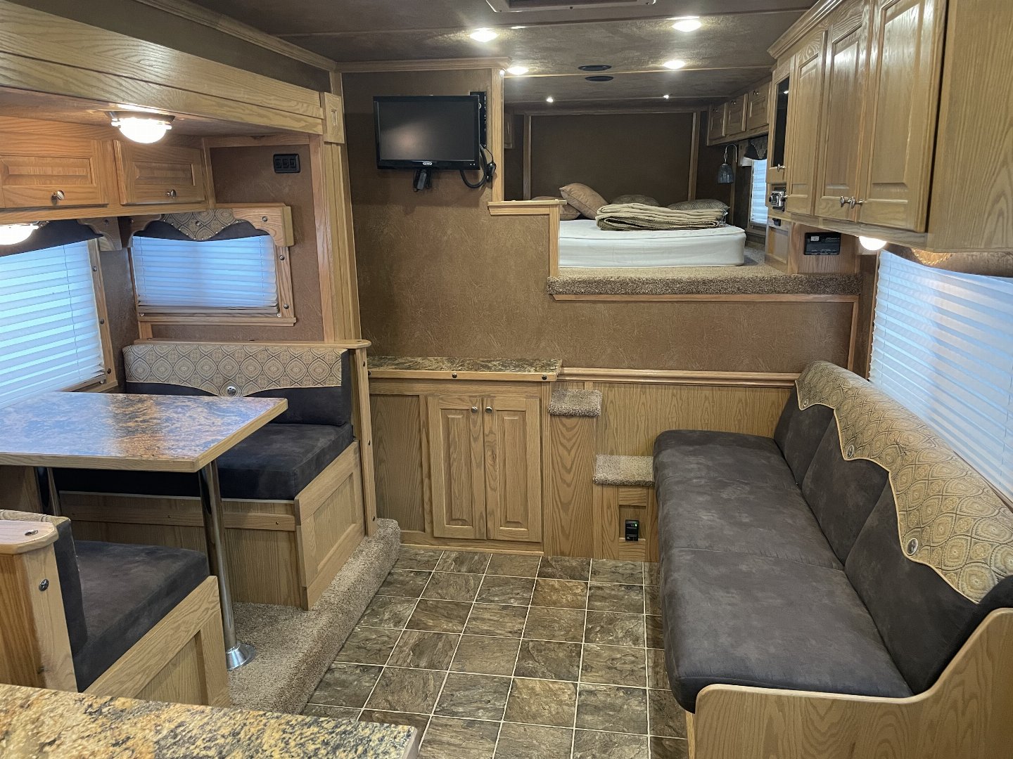 Used 2015 Featherlite Trailers 8581 Horse Trailer | Calvert City Kentucky