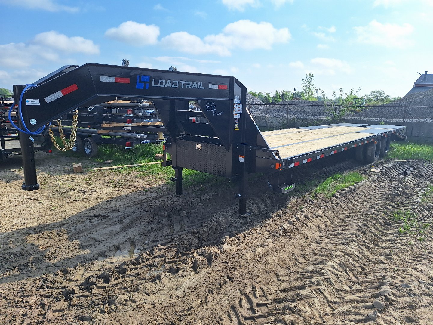New 2025 LOAD TRAIL 102x32 Low Pro Deck Over 24K Gooseneck Bodies ...