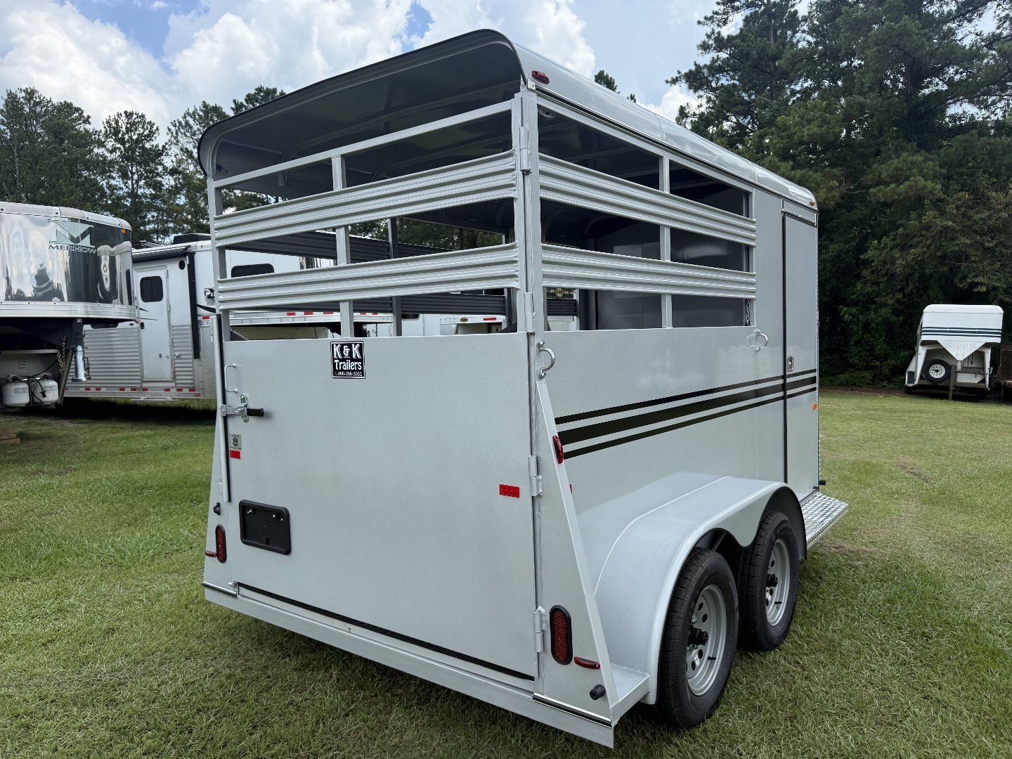 New 2025 Bee Durango 2 Horse Trailer | Eastover South Carolina