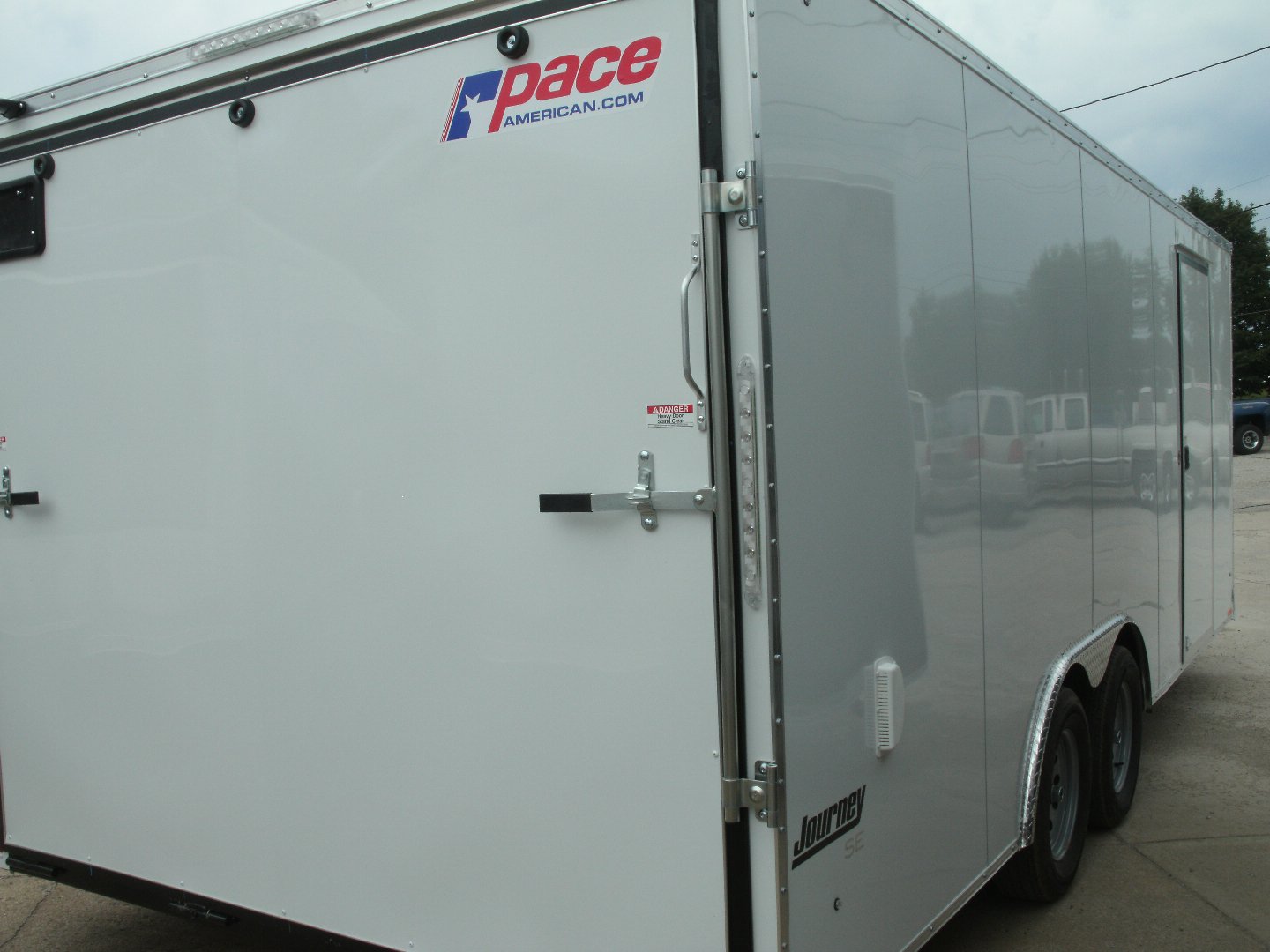 New 2025 Pace American 8.5 x 20 - 10K Car Hauler - Journey Se Ft V-nose ...