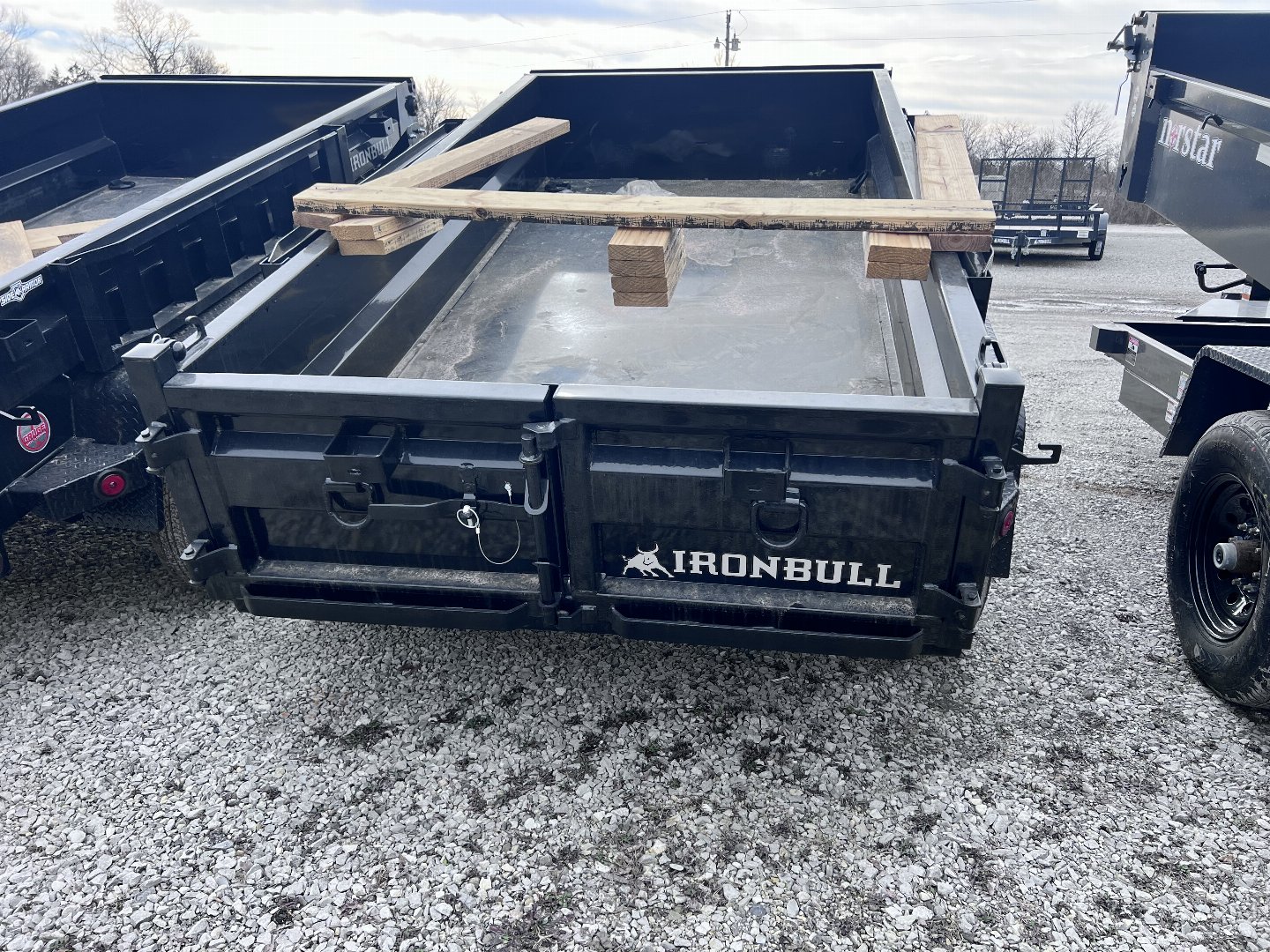 New 2024 IRON BULL 60X10 DUMP TRAILER W/52K AXLES | Holt Missouri